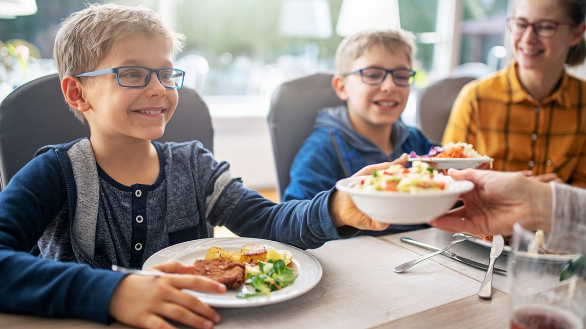 Dining Out with a Young Child on the Autism Spectrum | Teloswine